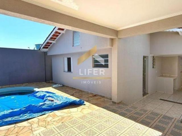 Casa com Piscina a venda