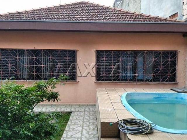 Casa com Piscina à venda com 3 dormitórios, 1 suíte 400 m² terreno e 4 vagas cobertas