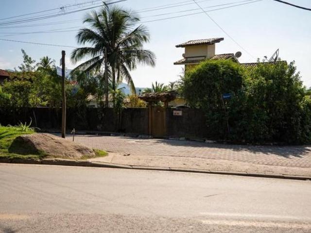 Casa com Piscina à Venda em Ilhabela