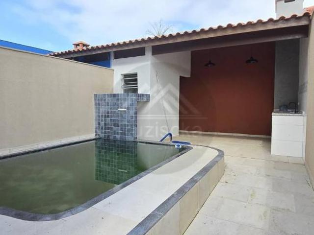 CASA COM PISCINA Á VENDA EM ITANHAÉM