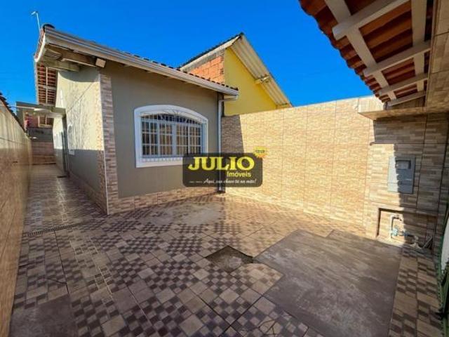 Casa com Piscina à Venda em Mongaguá/SP – 700 Metros da Praia | R$ 300 Mil | Financiamento Bancário