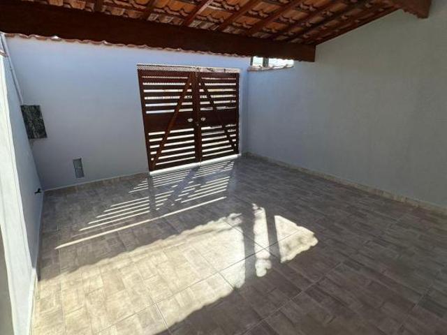 CASA COM PISCINA A VENDA EM MONGAGUÁ/SP