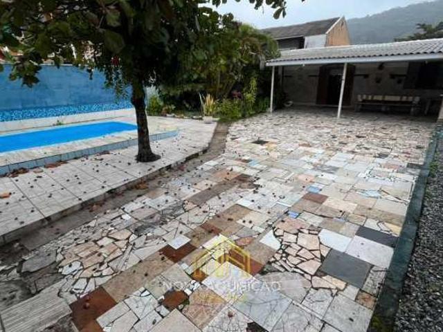 Casa com piscina à venda em Matinhos