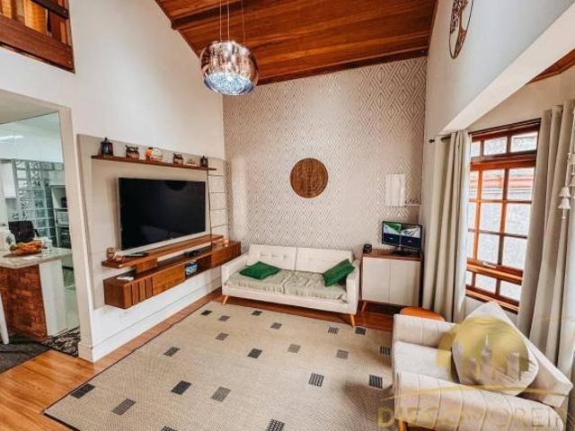 CASA COM PISCINA À VENDA EM MAIRIPORÃ – A MENOS DE 5 MINUTOS DO CENTRO