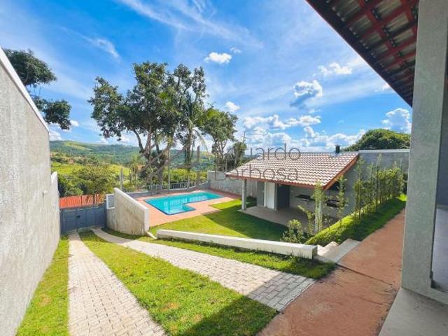 Casa com Piscina á Venda em Mairiporã/SP