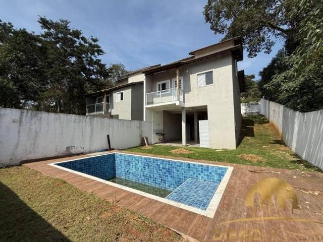 CASA COM PISCINA À VENDA EM TERRA PRETA – ESPAÇO, CONFORTO E RENDA!