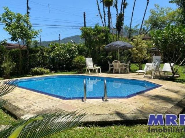 Casa com piscina a venda em Ubatuba, próximo à praia da Maranduba e das Cachoeiras!