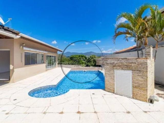 Casa com piscina à venda no Cond. Vale do Sol em Bom Jesus dos Perdões