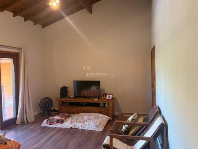 Casa com Piscina à Venda no Condomínio Teresa Cristina