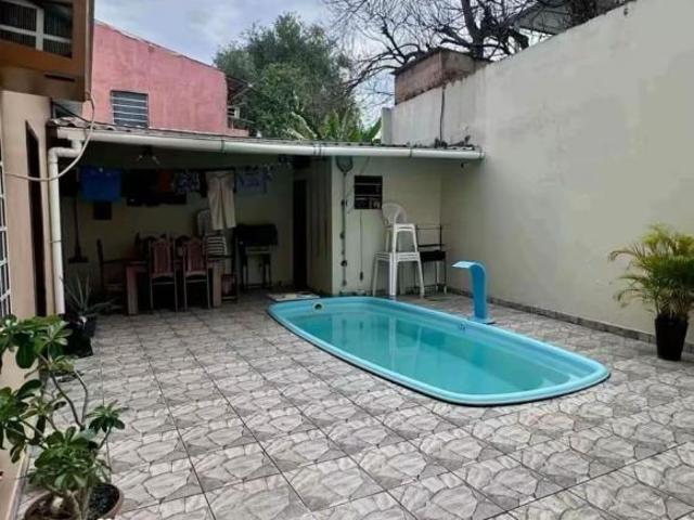 CASA COM PISCINA À VENDA NO CENTRO ALTO DE RIBEIRÃO PIRES