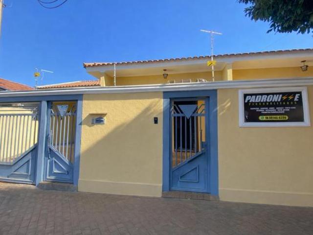 Casa com piscina à venda no Centro de Birigui