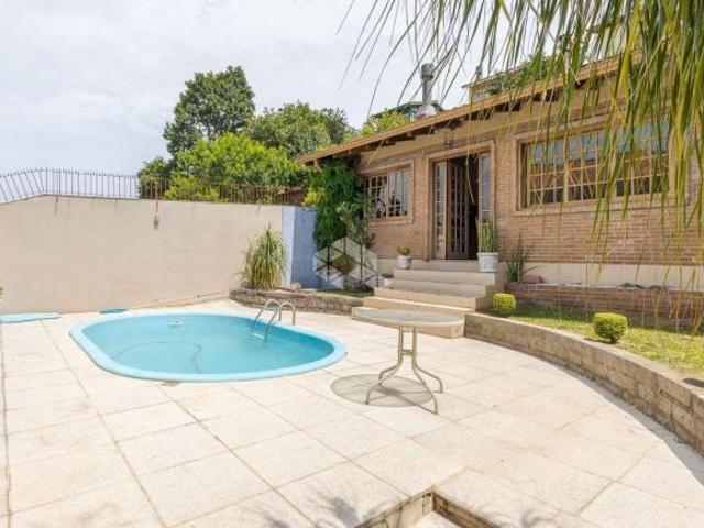 Casa com piscina à venda no bairro Tristeza, em Porto Alegre