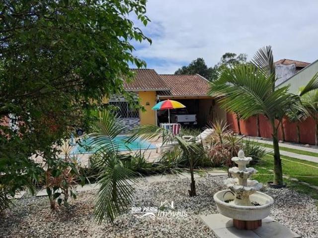 Casa com piscina a venda no Eliane