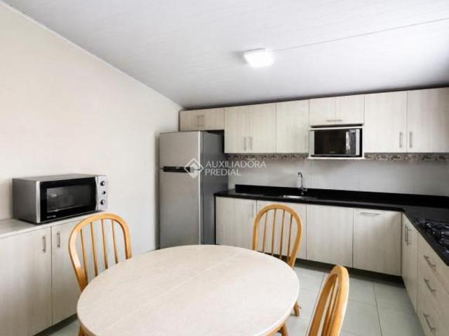 Casa com Piscina à Venda no Jardim Carvalho | 2 Dormitórios | Financiável | Porto Alegre/RS