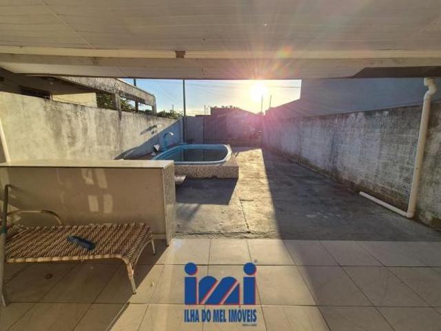 Casa com piscina a venda no Riveira