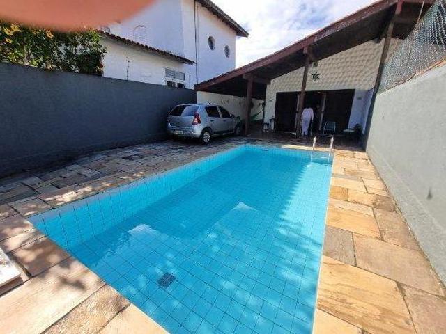 Casa com Piscina à Venda na Enseada em Guarujá