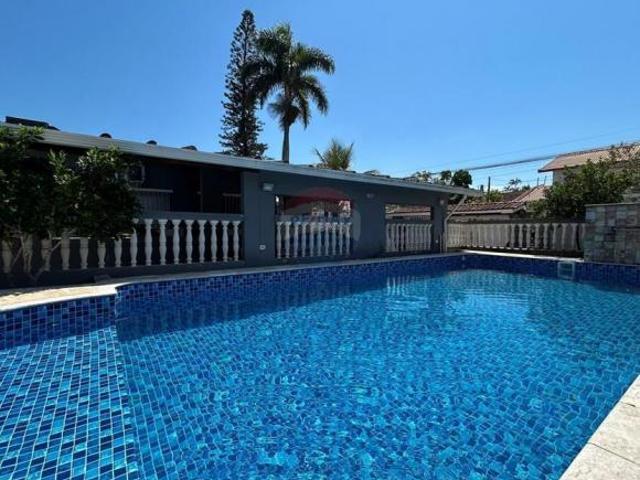 CASA COM PISCINA A VENDA NA PRAIA COM 2 LOTES