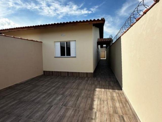 CASA COM PISCINA A VENDA NA PRAIA EM ITANHAÉM