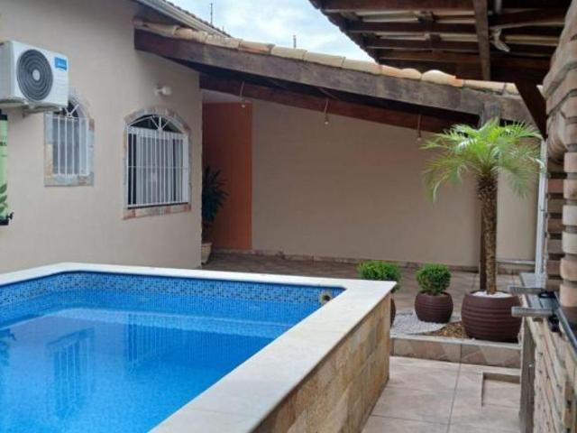 CASA COM PISCINA A VENDA NA PRAIA EM ITANHAÉM