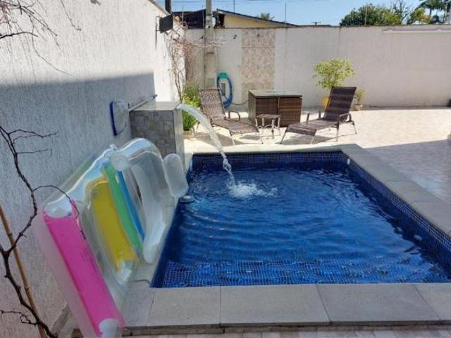 CASA COM PISCINA A VENDA NA PRAIA EM ITANHAÉM