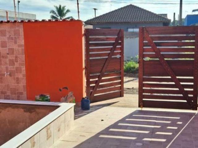 CASA COM PISCINA A VENDA NA PRAIA EM ITANHAÉM