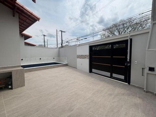 CASA COM PISCINA A VENDA NA PRAIA EM ITANHAÉM