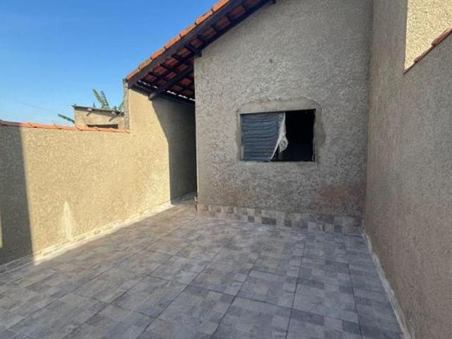 CASA COM PISCINA A VENDA NA PRAIA EM ITANHAÉM