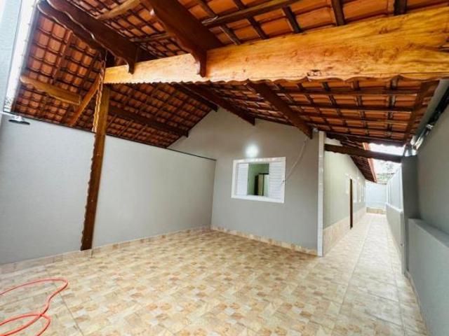 CASA COM PISCINA A VENDA NA PRAIA EM ITANHAÉM