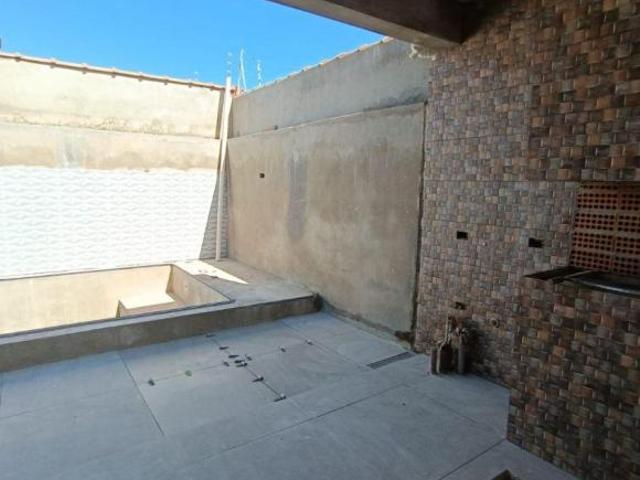 CASA COM PISCINA A VENDA NA PRAIA EM ITANHAÉM