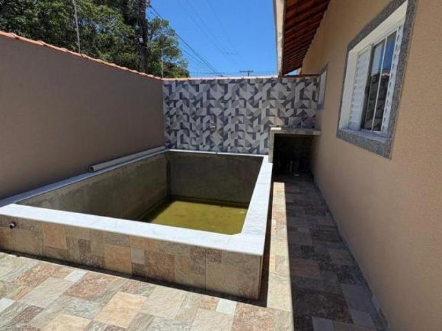 CASA COM PISCINA A VENDA NA PRAIA EM ITANHAÉM