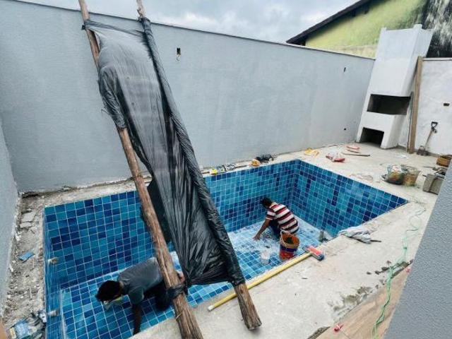 CASA COM PISCINA A VENDA NA PRAIA EM ITANHAÉM COM 02 QUARTOS