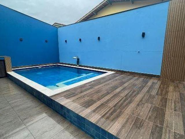 CASA COM PISCINA A VENDA NA PRAIA EM ITANHAÉM/SP