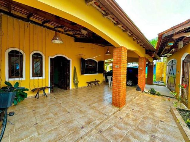 CASA COM PISCINA A VENDA NA PRAIA EM ITANHAÉM/SP