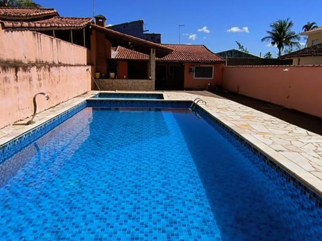 CASA COM PISCINA A VENDA NA PRAIA EM ITANHAÉM/SP