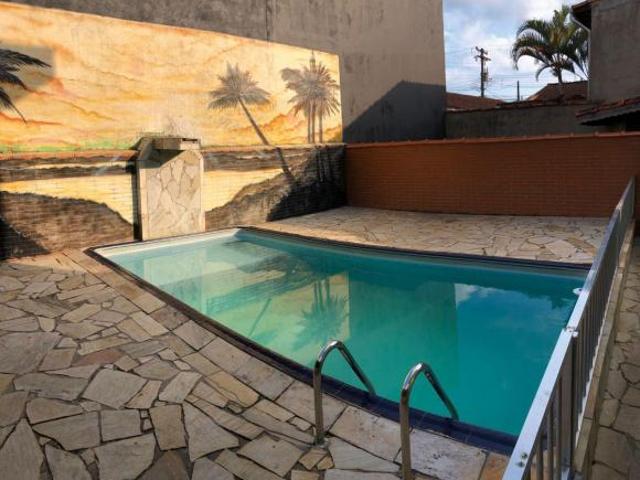 CASA COM PISCINA A VENDA NA PRAIA EM ITANHAÉM/SP