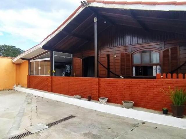 CASA COM PISCINA A VENDA NA PRAIA EM ITANHAÉM/SP