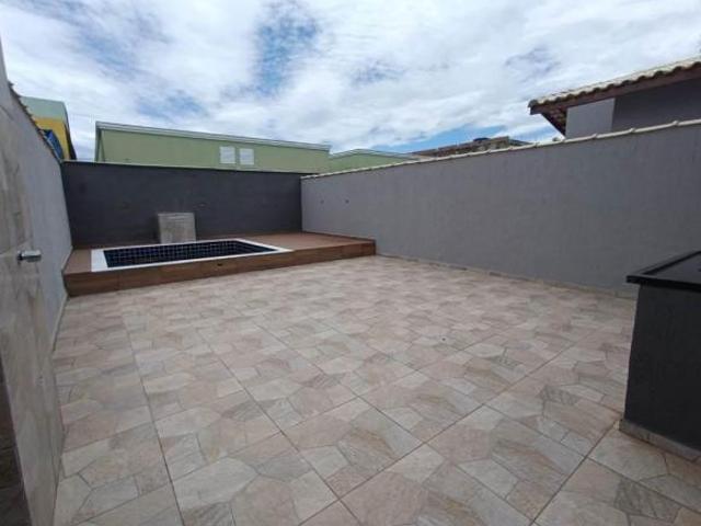 CASA COM PISCINA A VENDA NA PRAIA EM ITANHAÉM/SP