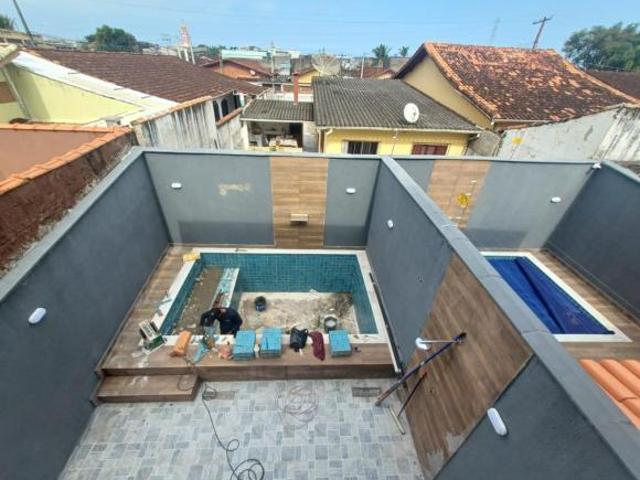 CASA COM PISCINA A VENDA NA PRAIA EM ITANHAÉM/SP