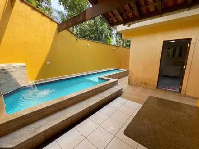 CASA COM PISCINA A VENDA NA PRAIA EM ITANHAÉM/SP