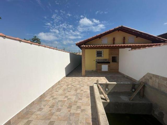 CASA COM PISCINA A VENDA NA PRAIA EM ITANHAÉM/SP