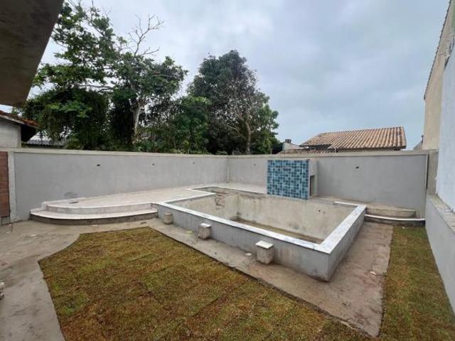 CASA COM PISCINA A VENDA NA PRAIA EM ITANHAÉM/SP