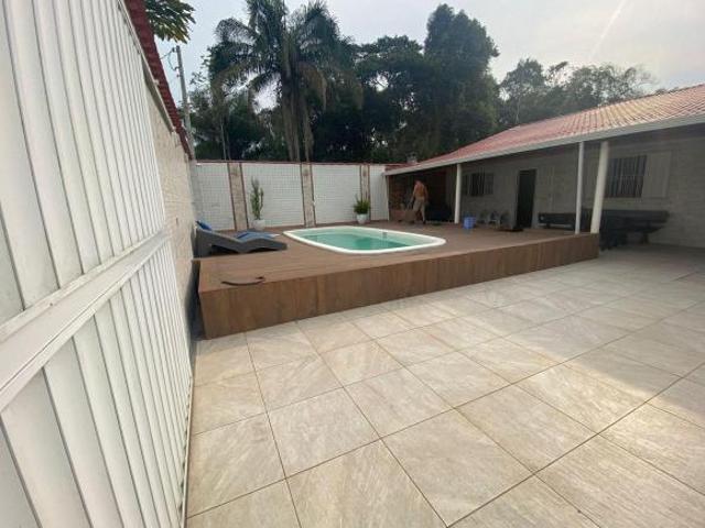CASA COM PISCINA A VENDA NA PRAIA EM ITANHAÉM/SP