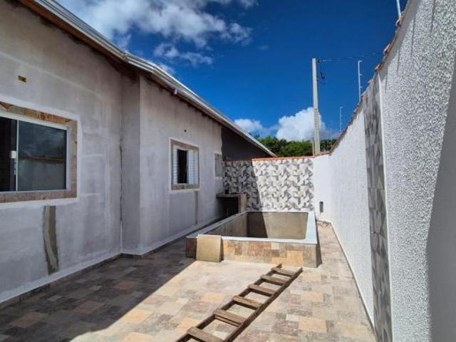 CASA COM PISCINA A VENDA NA PRAIA EM ITANHAÉM/SP