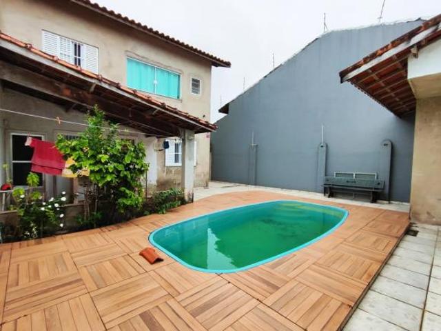 CASA COM PISCINA A VENDA NA PRAIA EM ITANHAÉM/SP