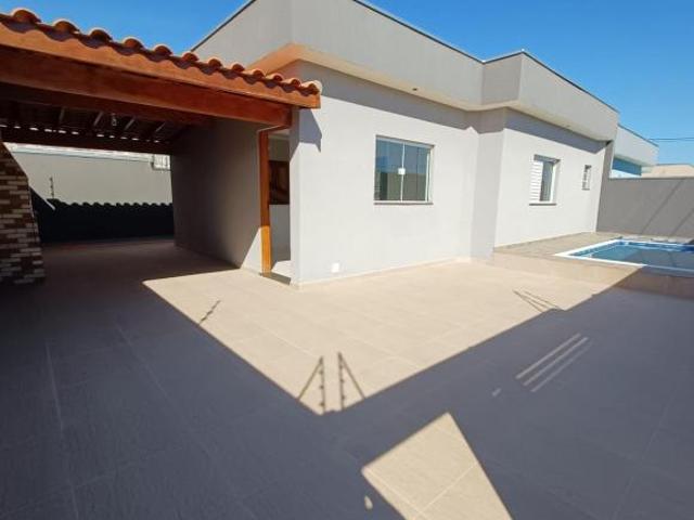 CASA COM PISCINA A VENDA NA PRAIA EM ITANHAÉM/SP