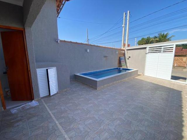 CASA COM PISCINA A VENDA NA PRAIA EM ITANHAÉM/SP