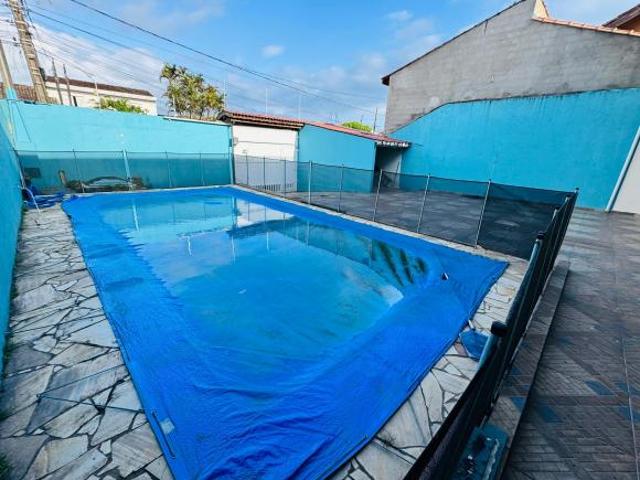 CASA COM PISCINA A VENDA NA PRAIA EM ITANHAÉM/SP