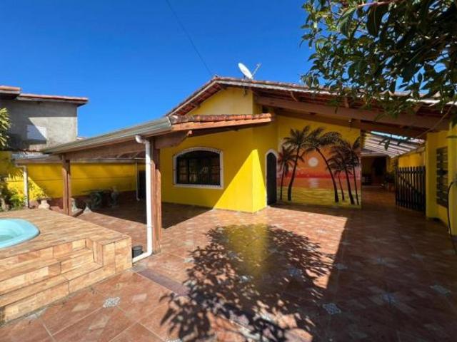 CASA COM PISCINA A VENDA NA PRAIA EM ITANHAÉM/SP