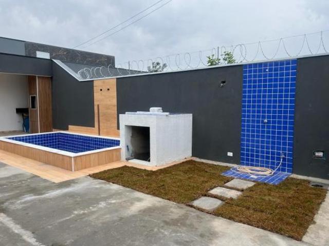 CASA COM PISCINA A VENDA NA PRAIA EM ITANHAÉM/SP