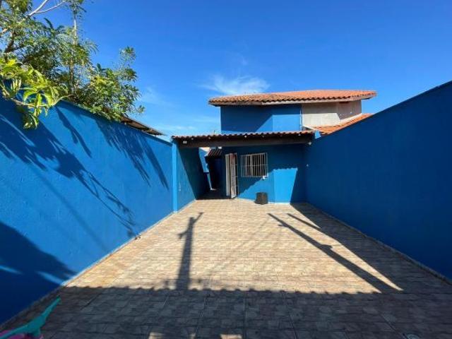 CASA COM PISCINA A VENDA NA PRAIA EM ITANHAÉM/SP